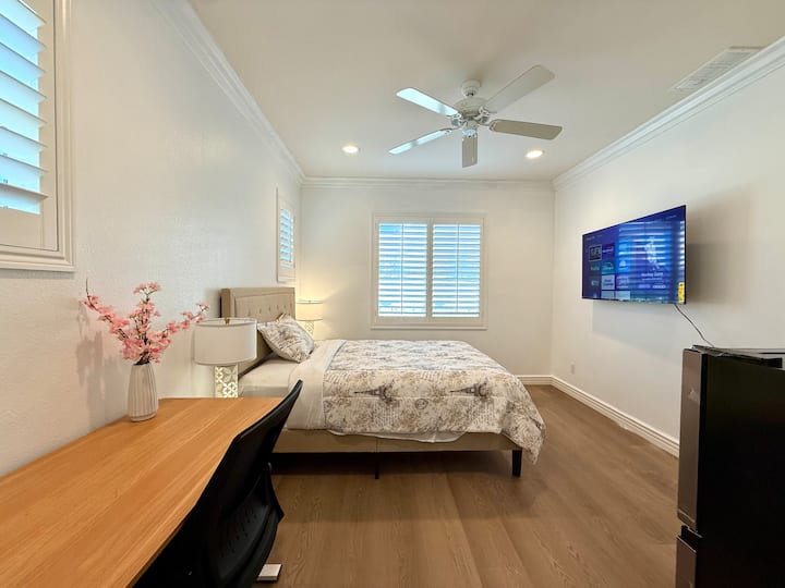 Private Cozy Guestsuite W/ Kitchen - Fontana, CA