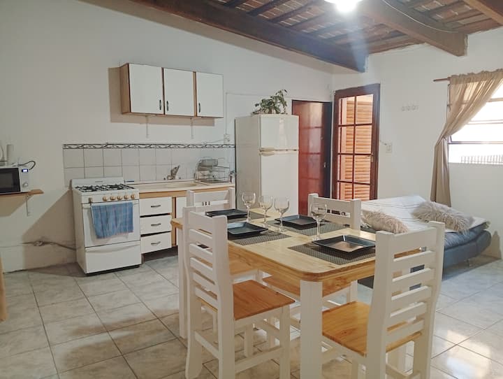 Amplio Y Luminoso, Para 4, Baño Privado + Cochera - San Nicolás de los Arroyos