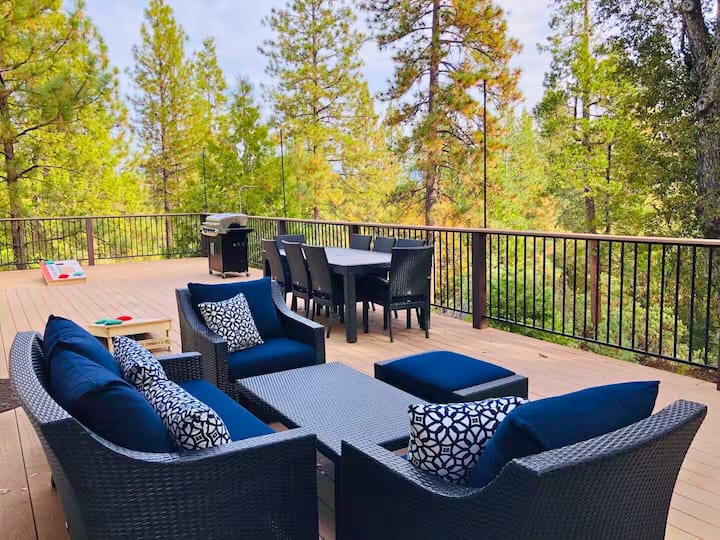 Large Deck  Spa  Games  Vaulted Ceiling Cabin - Groveland, CA