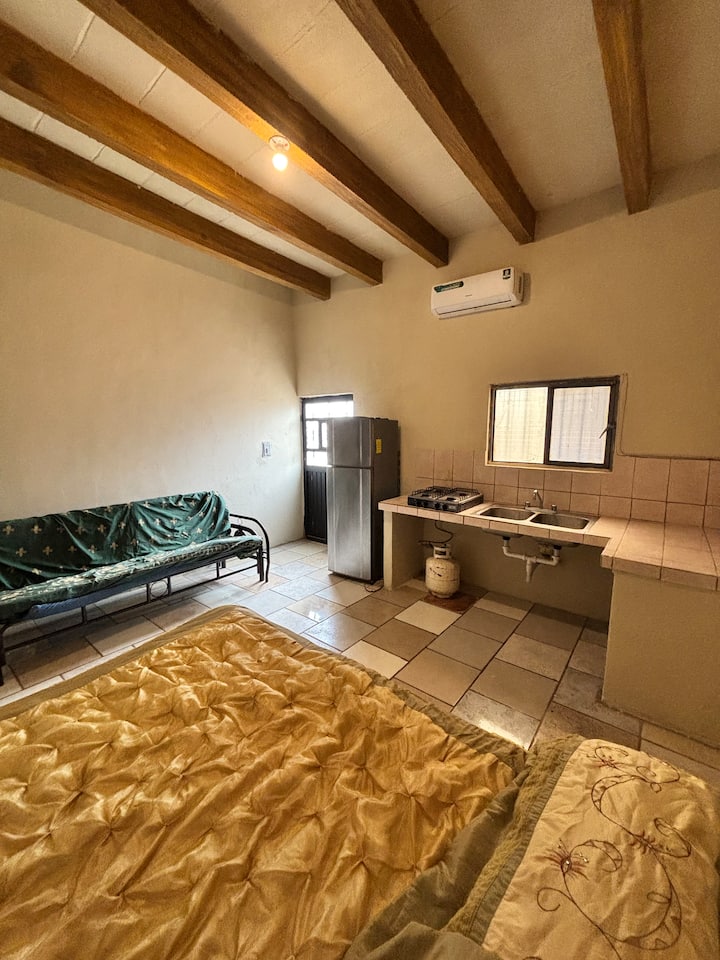 Departamento Semi Amueblado, En Zona Tranquila. - Álamos