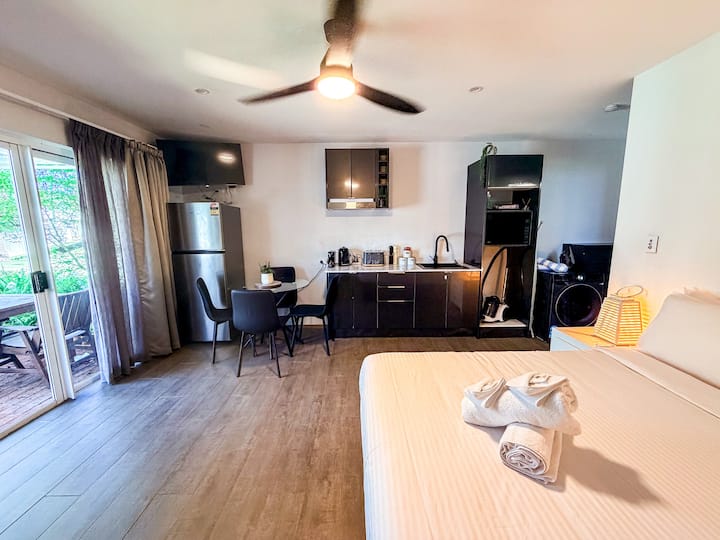 Whitsunstays - The Black Pearl - Mackay