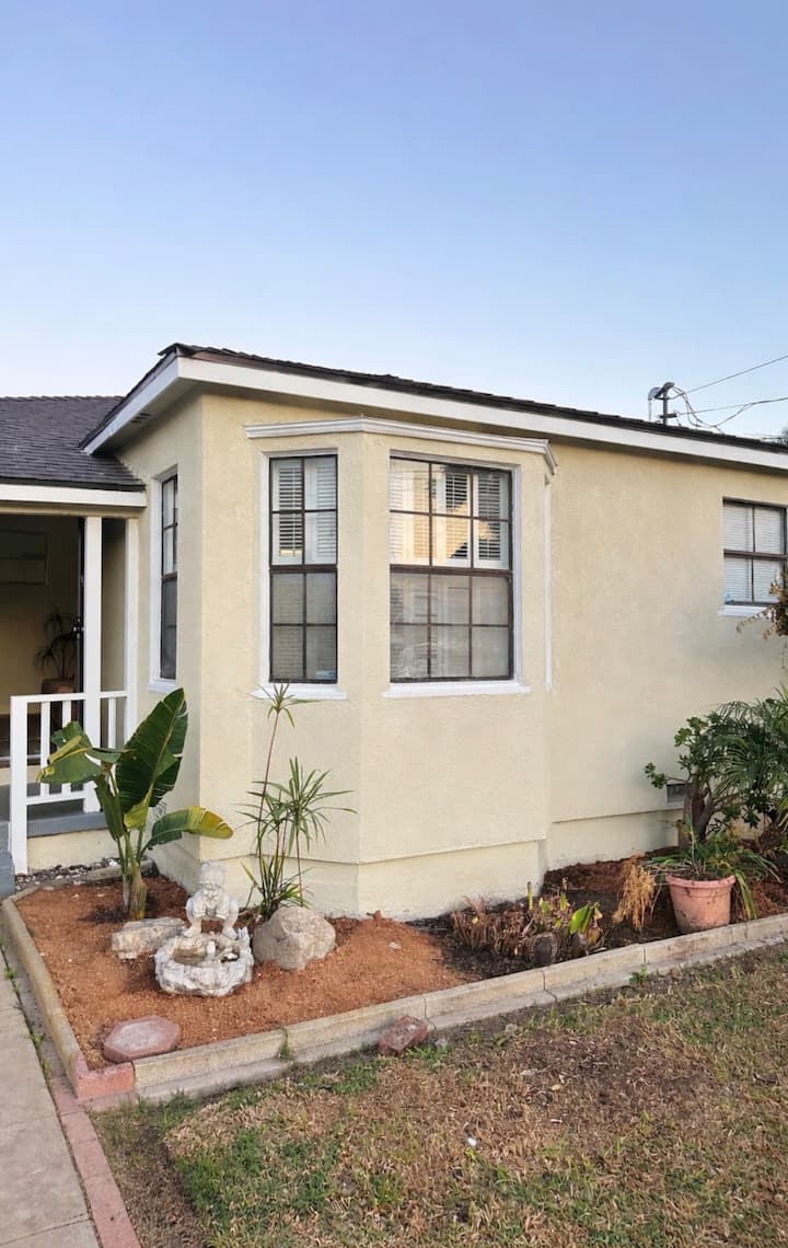 Spacious 4bd Home With Backyard Near Lax & Beaches - Hawthorne