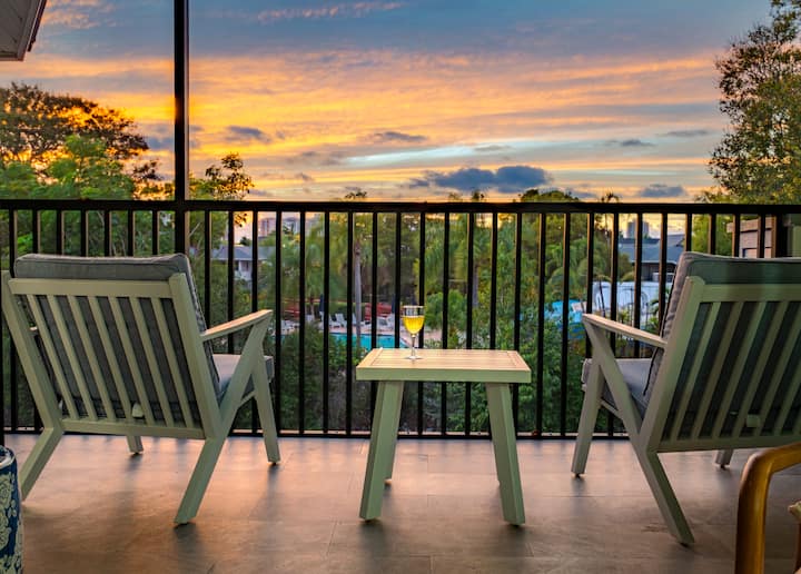 Beach Tyme Retreat | Best Views Sunset Condo - Naples, FL