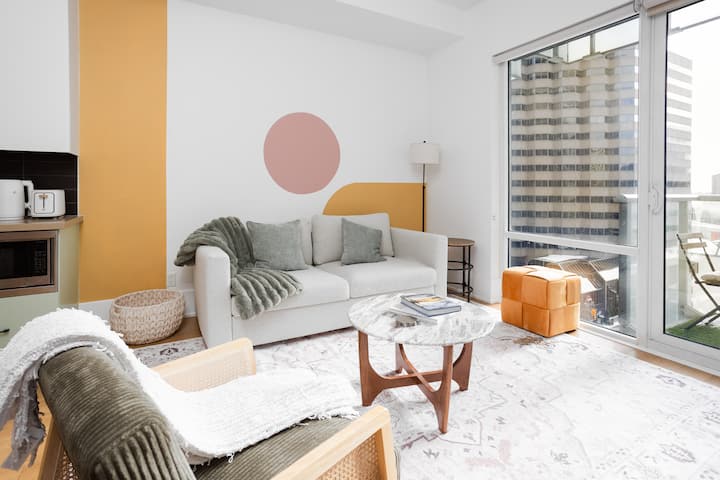 Luxury Downtown Escape | Cn Tower Aquarium Transit - Toronto