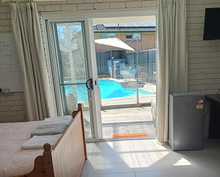 Private Poolside Suite With Exclusive Pool Access - Parramatta