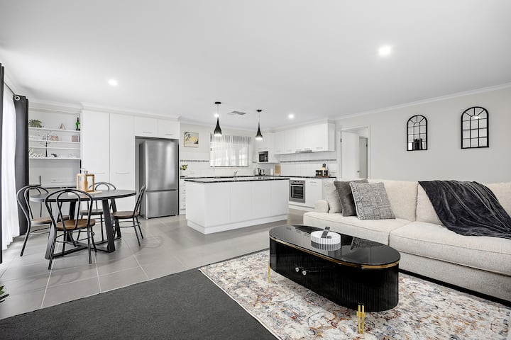 Friendly 3br Home, Extra Parking - Bendigo