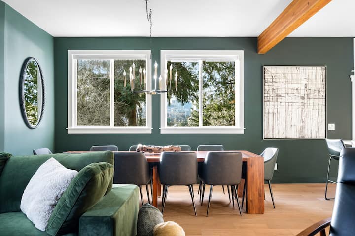 Iconic 5br Home With Lux Decor, Views And Hot Tub - Seattle, WA