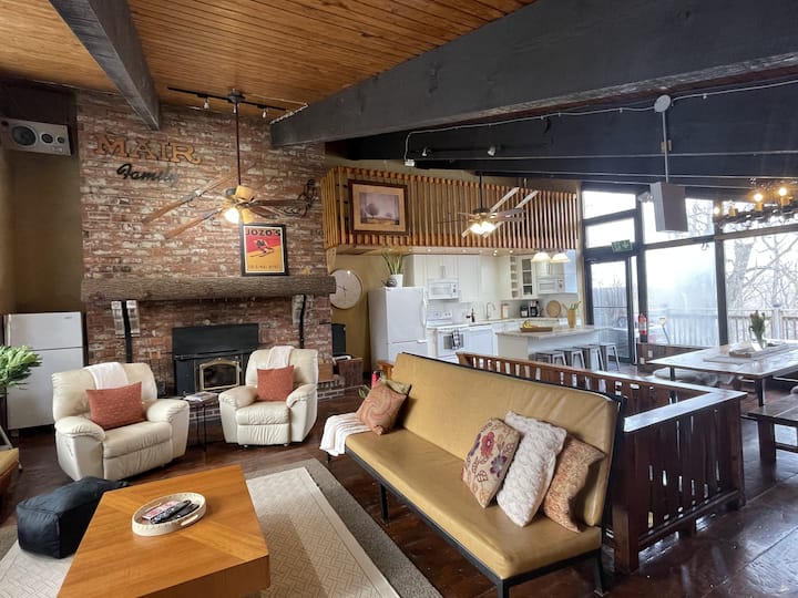 Chalet Mair, Authentic Swiss-alpine Chalet - Collingwood
