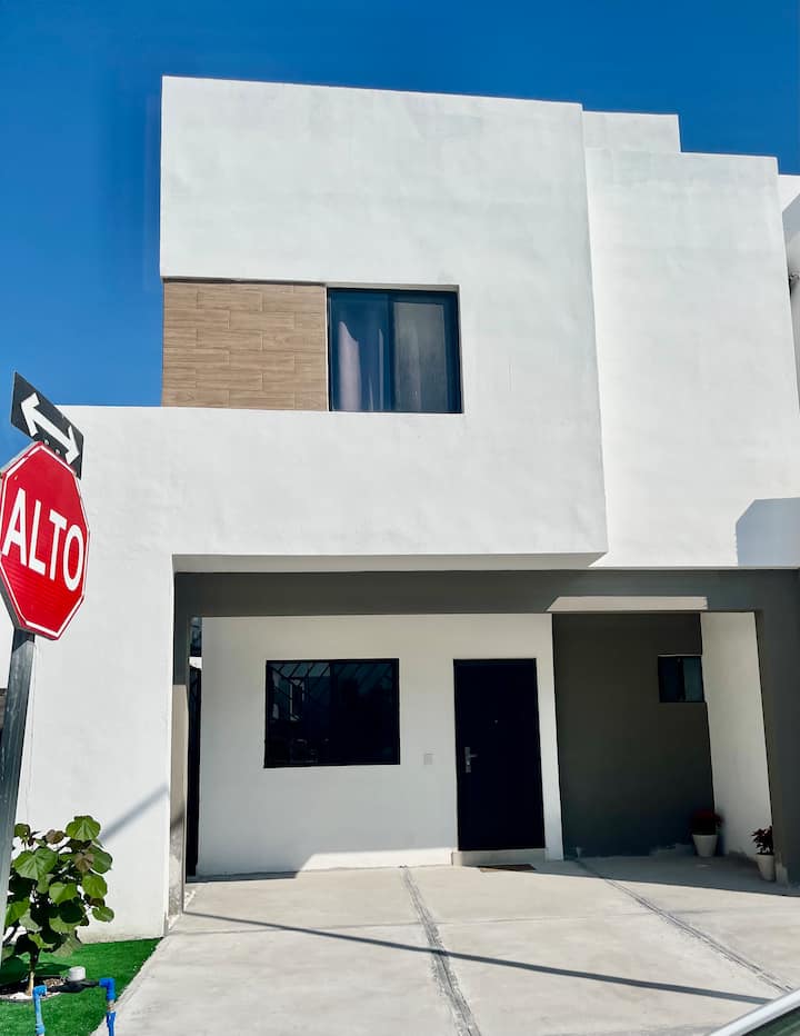 Hermosa Residencia: Familiar O Para Ejecutivos - Jalisco