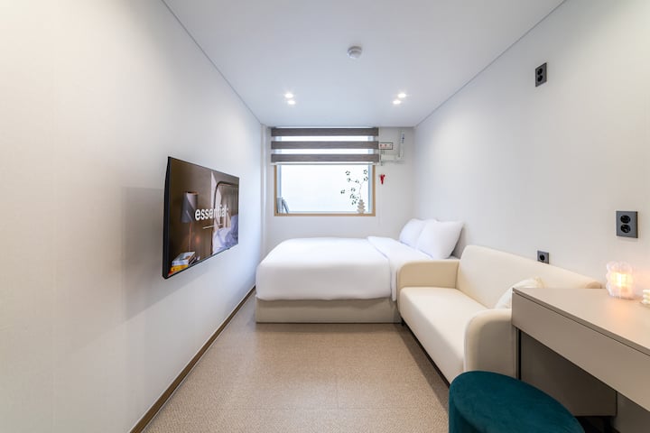 New]레이지타이거호텔/프리미어더블룸/신논현역도보1분/강남,논현/짐보관가능/cctv안전 - Seoul