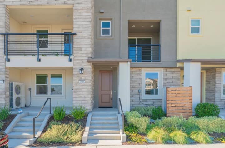 2 Bedroom New Unit In San Ramon - 丹維爾