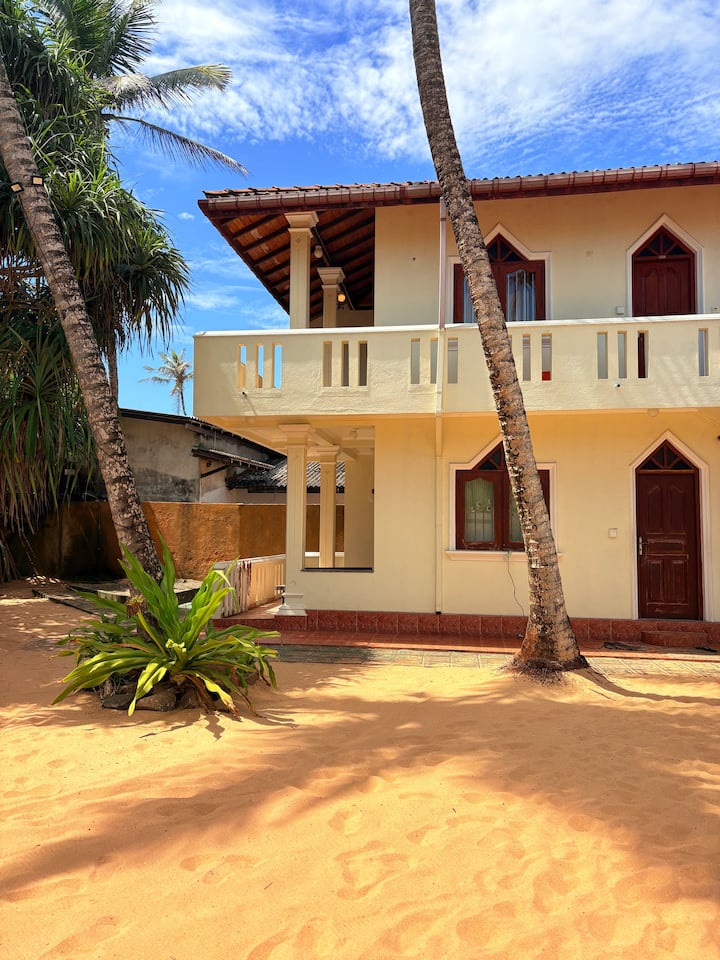 Beach Front Apartment - Carpe Diem - Hikkaduwa