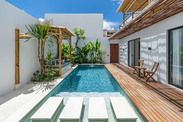 Serene Canggu Oasis 2br, Pool, Stunning Rooftop - Indonesia