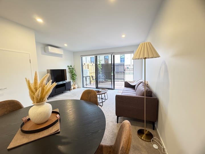 Luxury And Tranquil Cbd 2 Bed+parking! - Christchurch