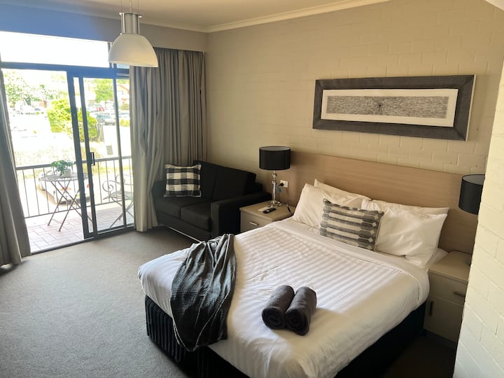 Pavilion Hotel Wagga One Bedroom Apartment - Wagga Wagga