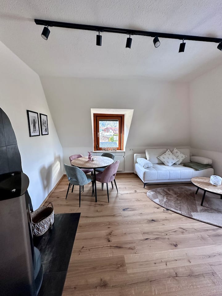 Charmante Dachwohnung Mit Kamin & Schlossblick - Kühtai