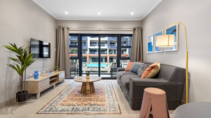 Stylish 2br Umhlanga Apt | Balcony | Fast Wifi - KwaMashu