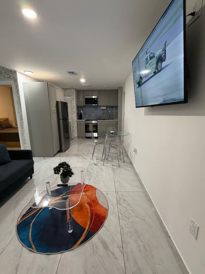 Vibrant Grandville Apartment - Zoo Miami, Miami