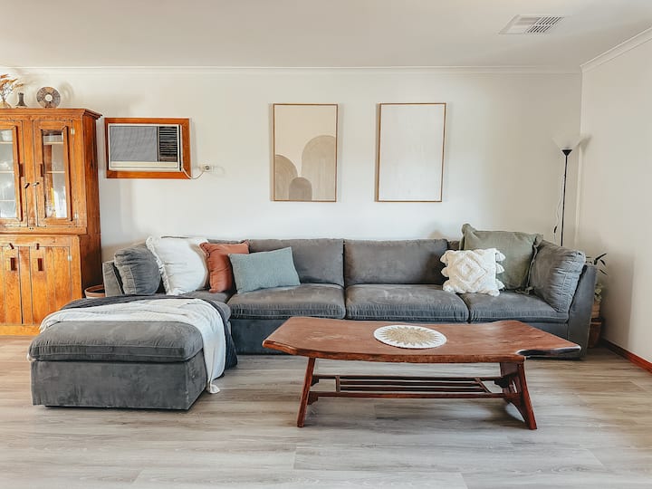 Bushwood Hideaway | Rustic Design + Modern Comfort - Murray Bridge