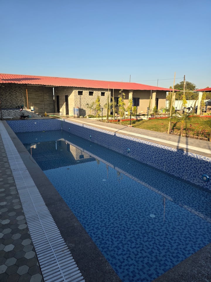 Adams Farm House And Resort - Mhow