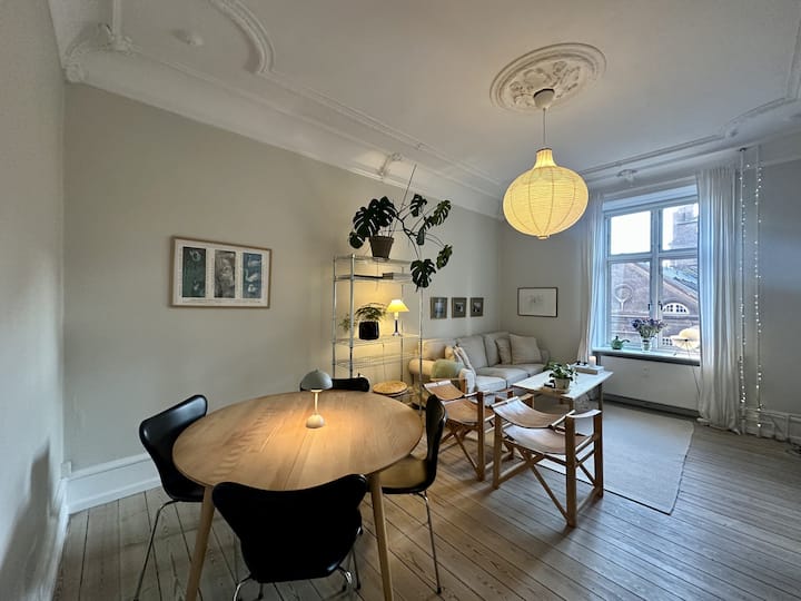 Light-filled, Spacious Flat • 2 Min Metro • Lakes - Copenhaguen