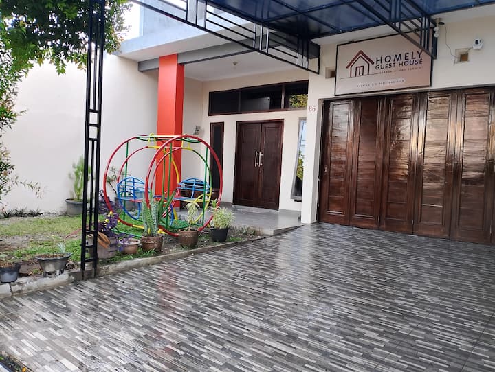 Homely Guest House Tegal - Tegal