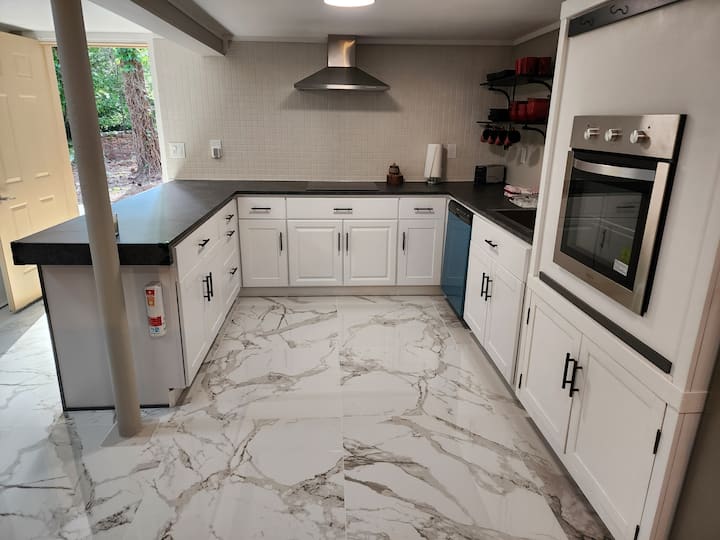 Charming Midtown Apartment - Columbus, GA