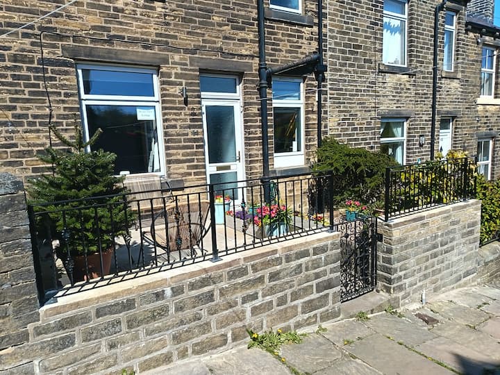 Steam View Cottage - Haworth