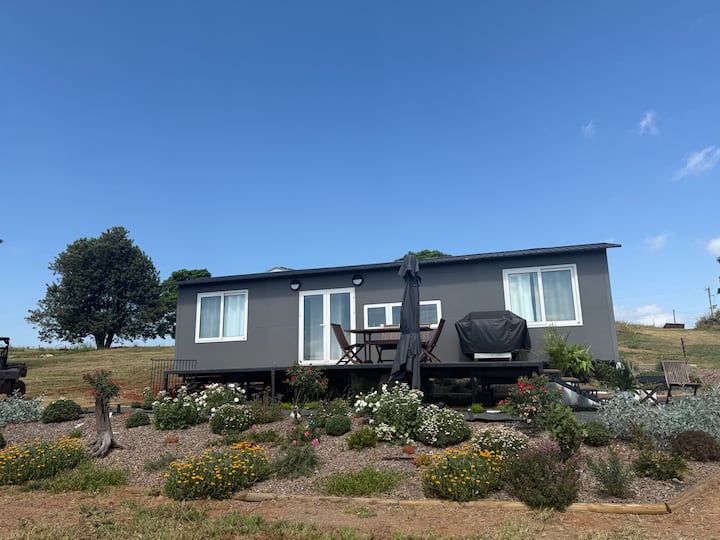 2 Bedroom Off Grid Accommodation In Rural Setting - Kingaroy