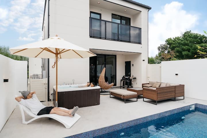 【新築】恩納村の3ldk貸切ヴィラ｜サウナと温水プールで非日常の旅｜オープンキャンペーン20％off - Okinawa