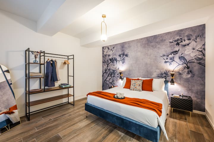 [Two Steps To Ghirlandina] -Coltellini Cobalto - Modena, Italy