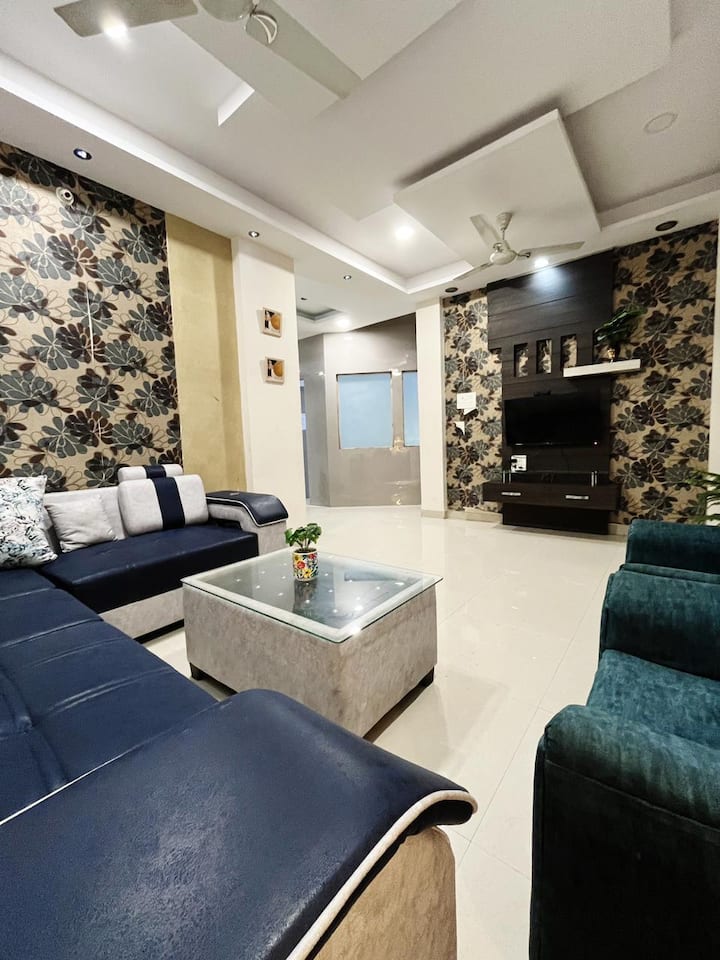 Sbs Homestay - Two Bhk Luxury Apartment (S2) - Indore