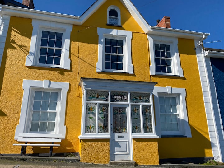 Bronwydd, New Quay 
Former Sea Captain's Home - Aberaeron