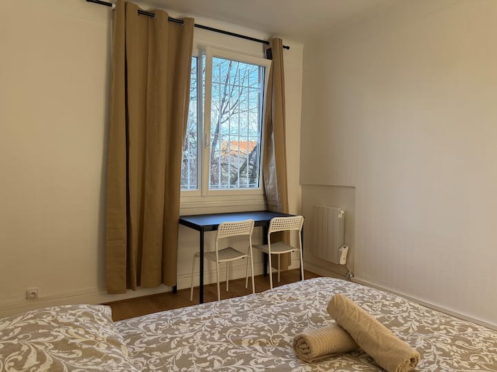Simple 2 People Room With Metro 7 Nearby - La Courneuve