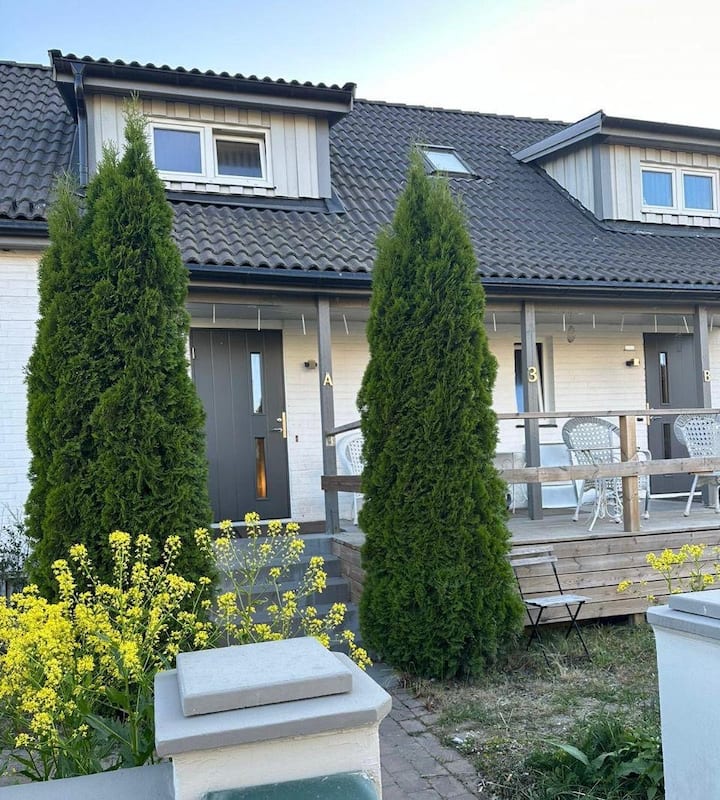 Rymligt Nyrenoverat Boende I Upplands Väsby - Rosersberg