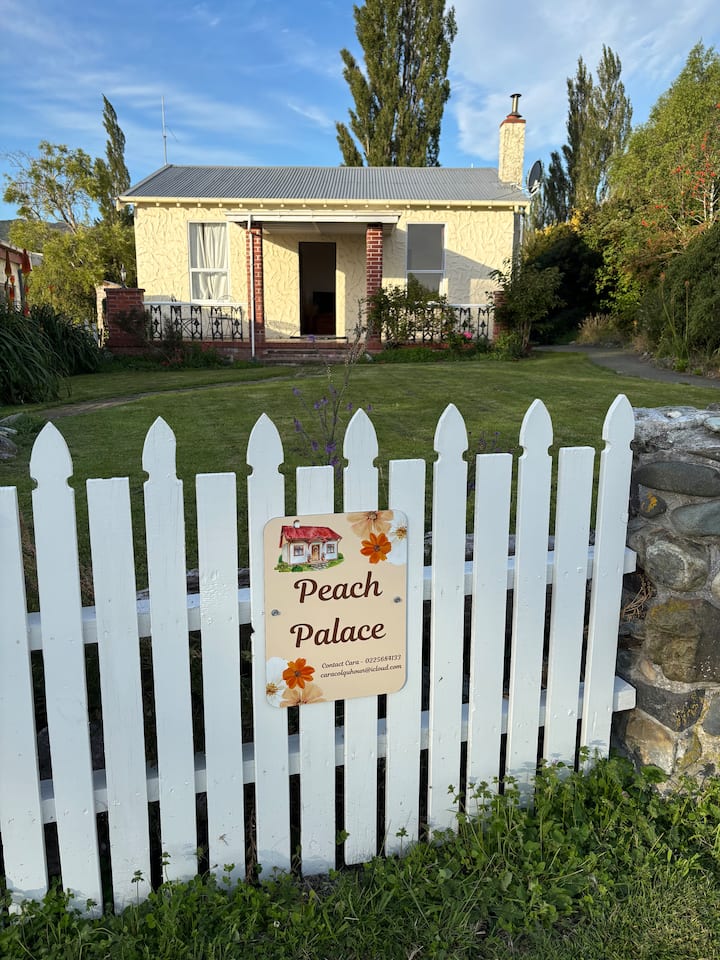 Peach Palace - Lumsden