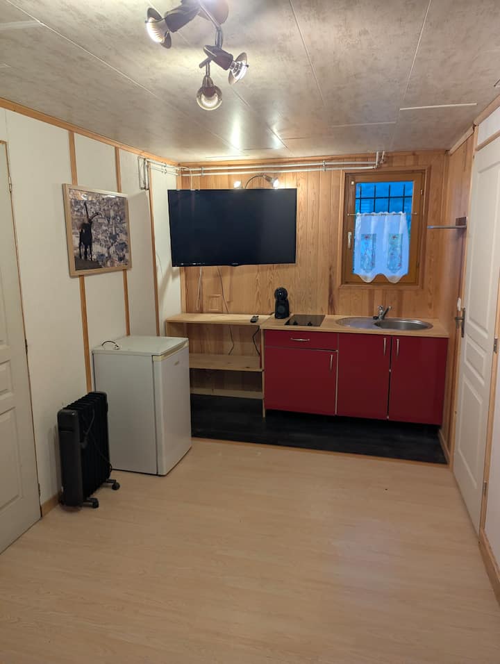 Petit Studio Indépendant Dans Maison Individuelle - Aiguebelle