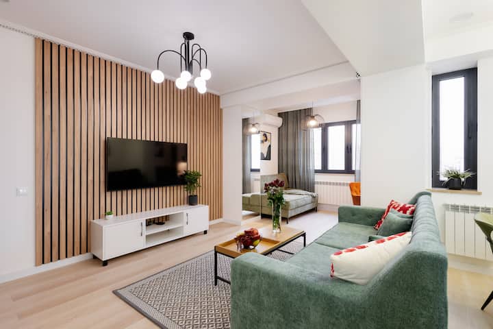 The Grand Central Suite | Sleek Design | Balcony - Yerevan
