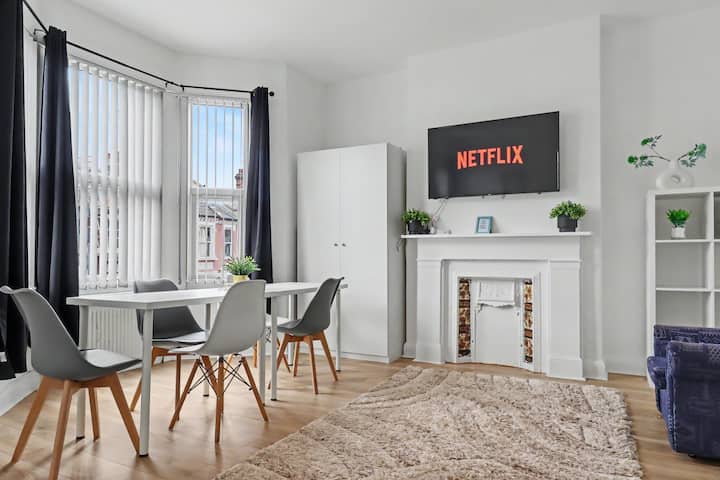 London Guest Favourite Westfield Group Stays For 9 - Londres