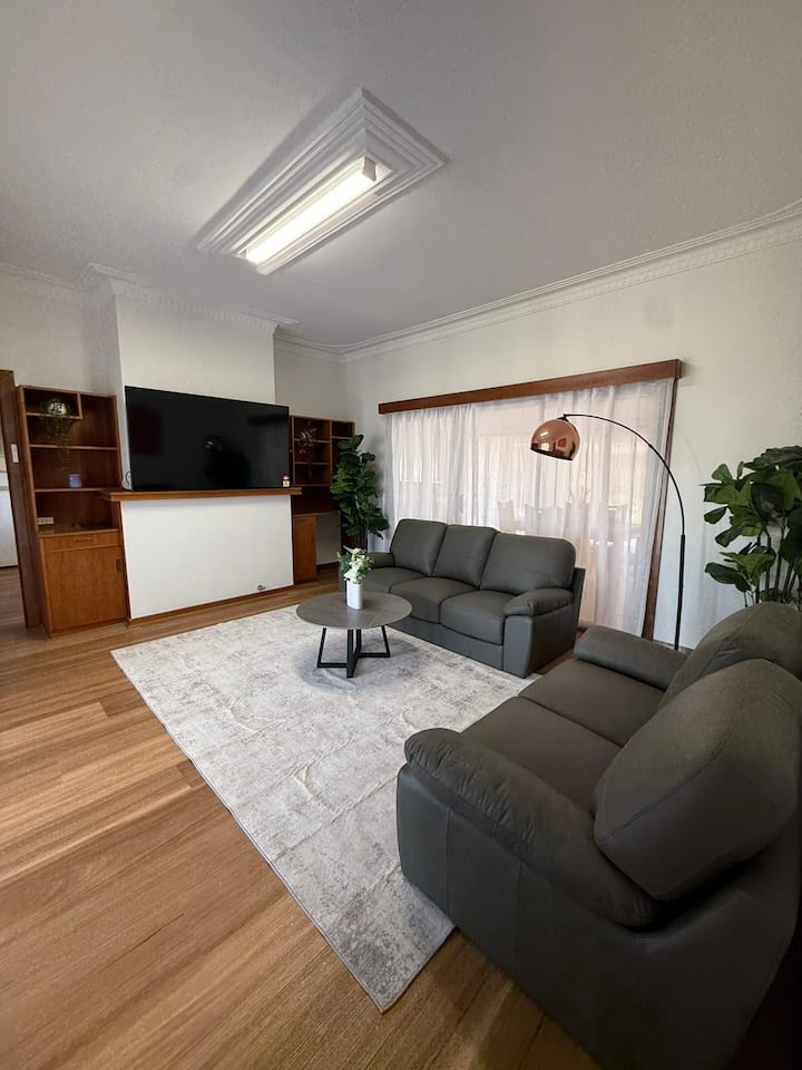 Ultimate Convenience Steps From Back Beach And Cbd - Bunbury