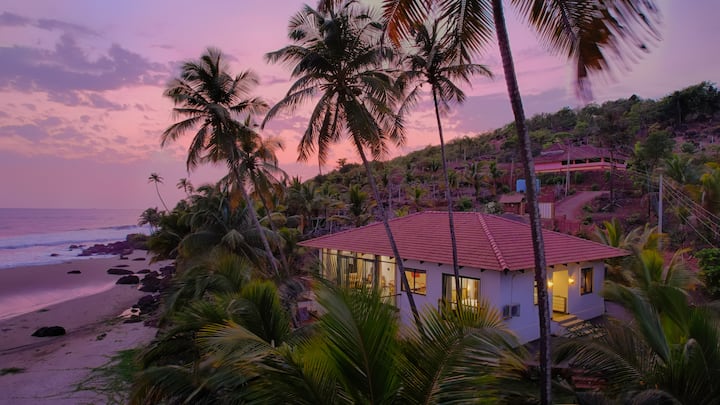 Stunning 3br Beach Touching Villa W/ Pool, Khavane - Vengurla