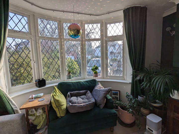 Your Dopamine-filled Family Home In Bedford - Bedford