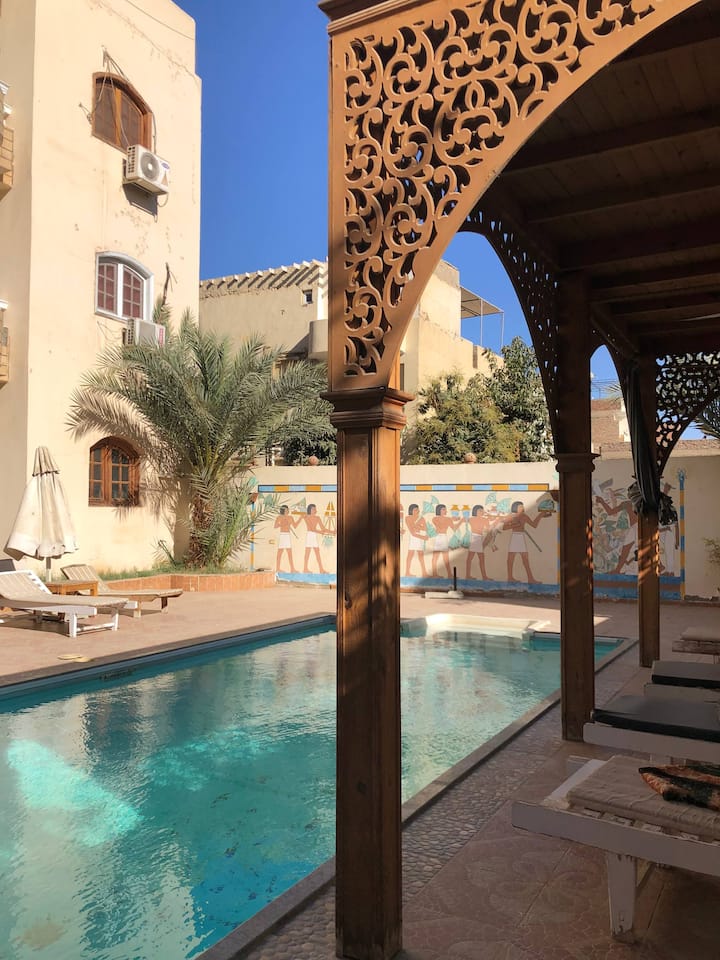 Panoramic Nile Roof + Cozy Boutique Studio & Pool - Luxor