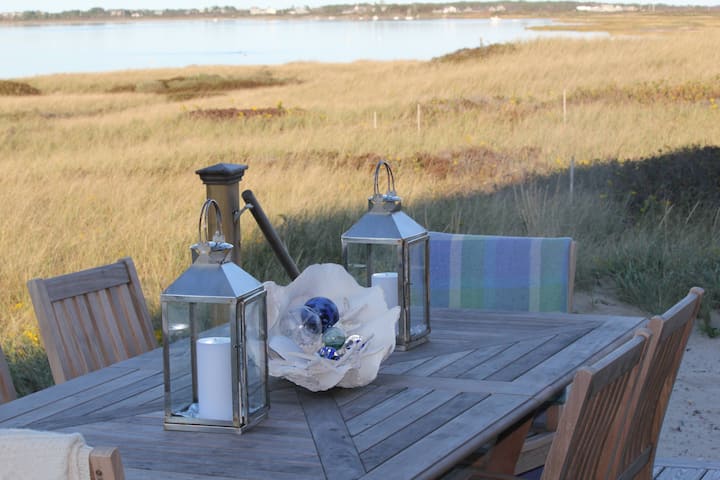 Deux Mers: Madaket Beach House - Nantucket, MA