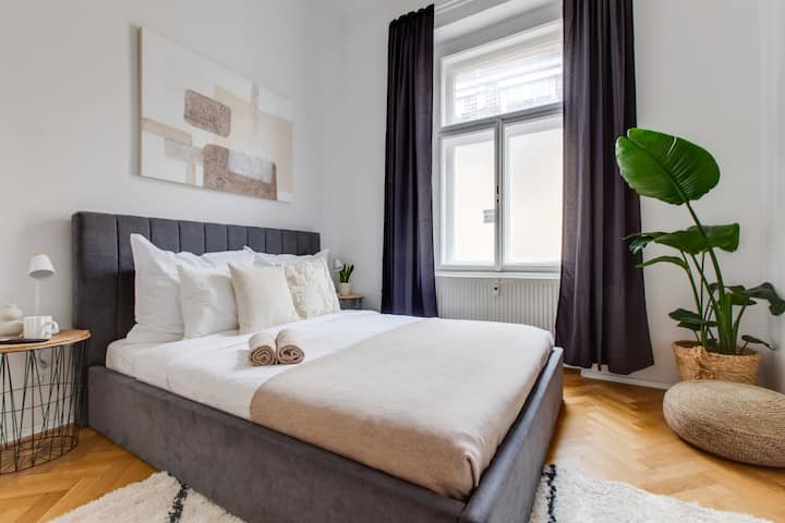 Romantic Apartment In The Heart Of Prague - V12 - Prague