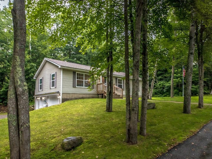 3br Home | Hot Tub• Skiing• Story Land• Sleeps 8 - Conway, NH