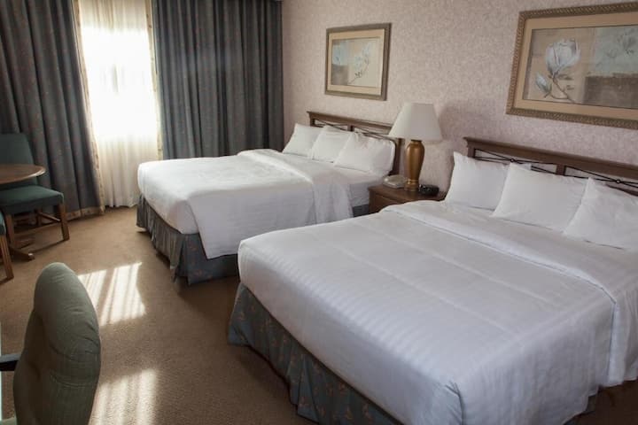 3 Relaxing Units Near Fresno Airport! Gym Access! - Fresno, CA