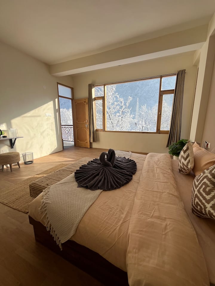 2 Bedroom W/ Bath & Balcony, Aircrib, Old Manali - India