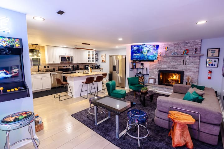 Poconos Home•game•arcade•near Kalahari & Camelback - Gouldsboro Lake, PA