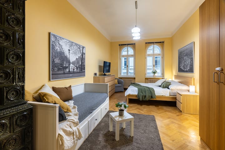 Three Bedroom Apartment, Two Bathrooms & Balcony - Prague